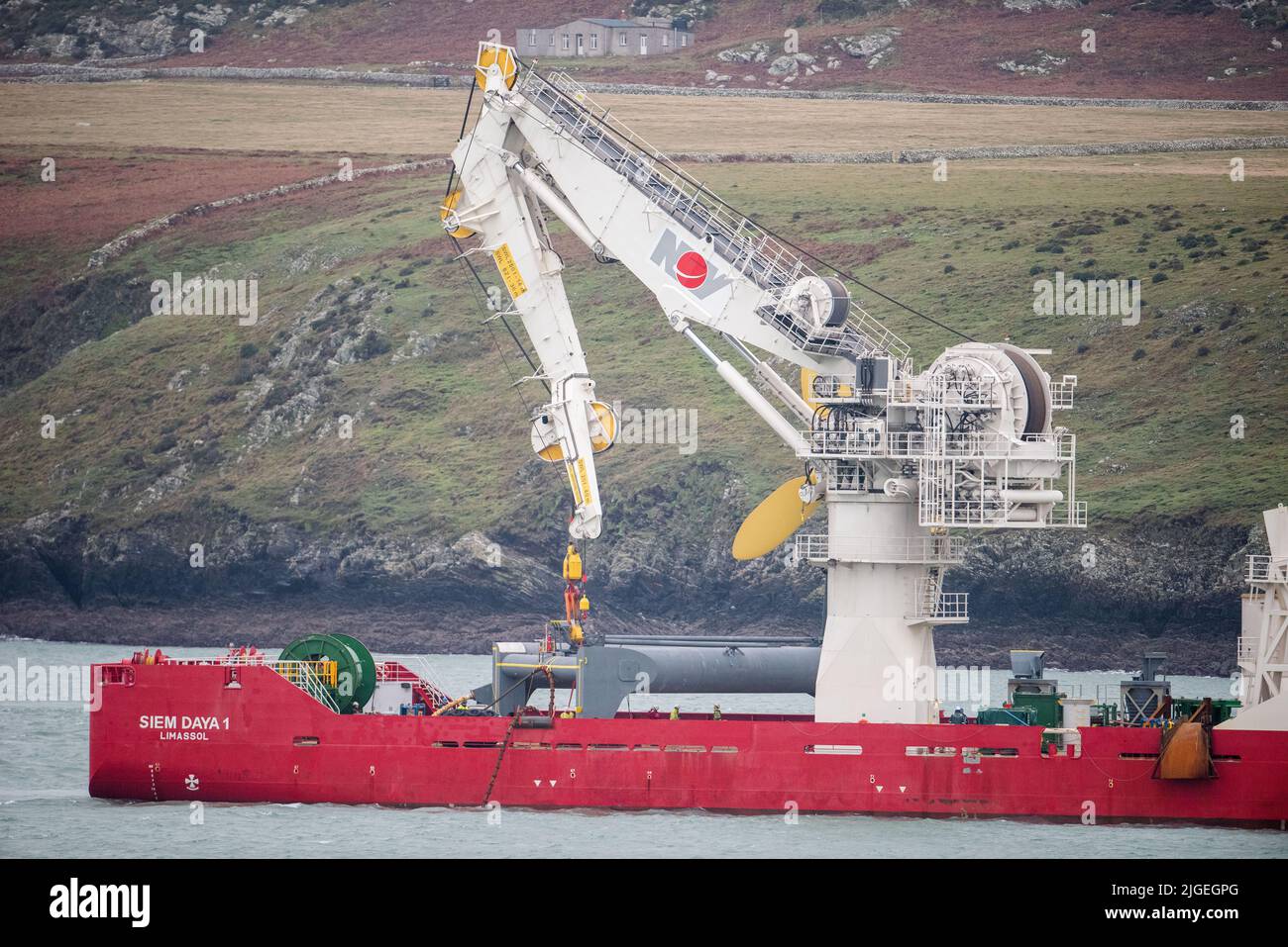 Dynamic positioning vessel Siem Daya 1 deploying tidal energy turbine ...