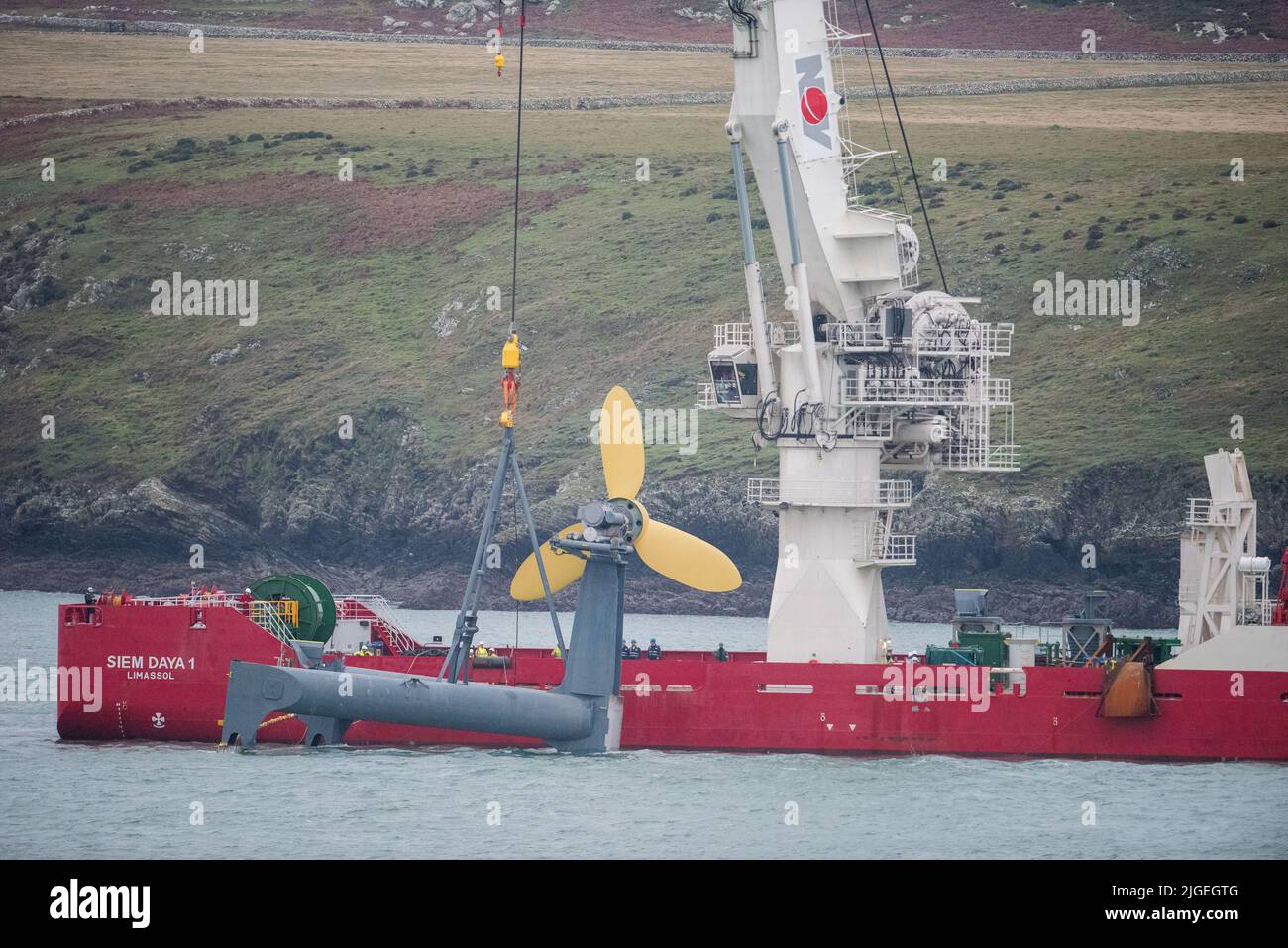 Dynamic positioning vessel Siem Daya 1 deploying tidal energy turbine ...