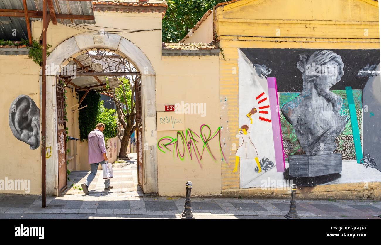 Ear mural istanbul hi-res stock photography and images - Alamy