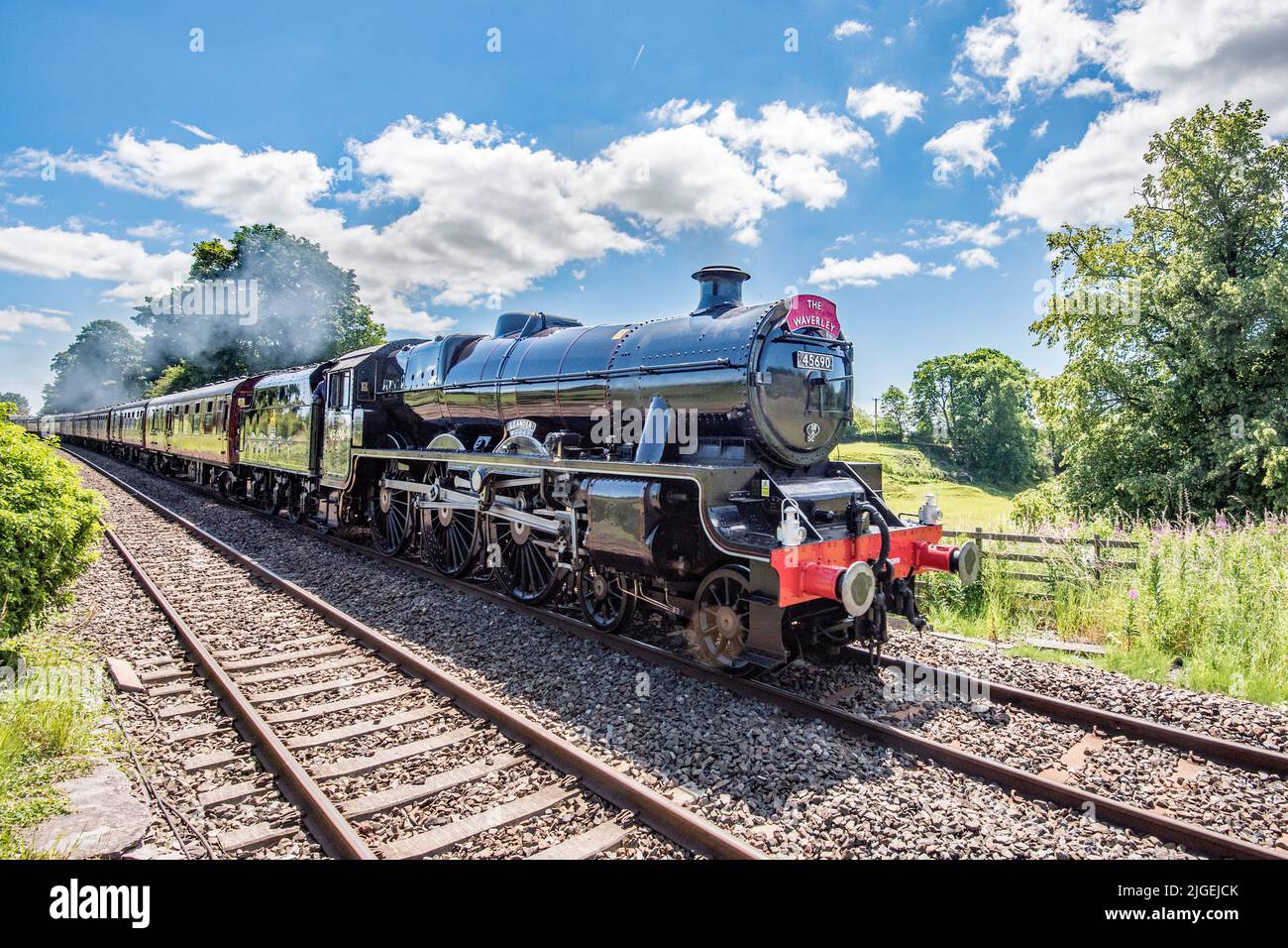 Leander, BR 45690, preserved British Steam locomotive, passing through ...