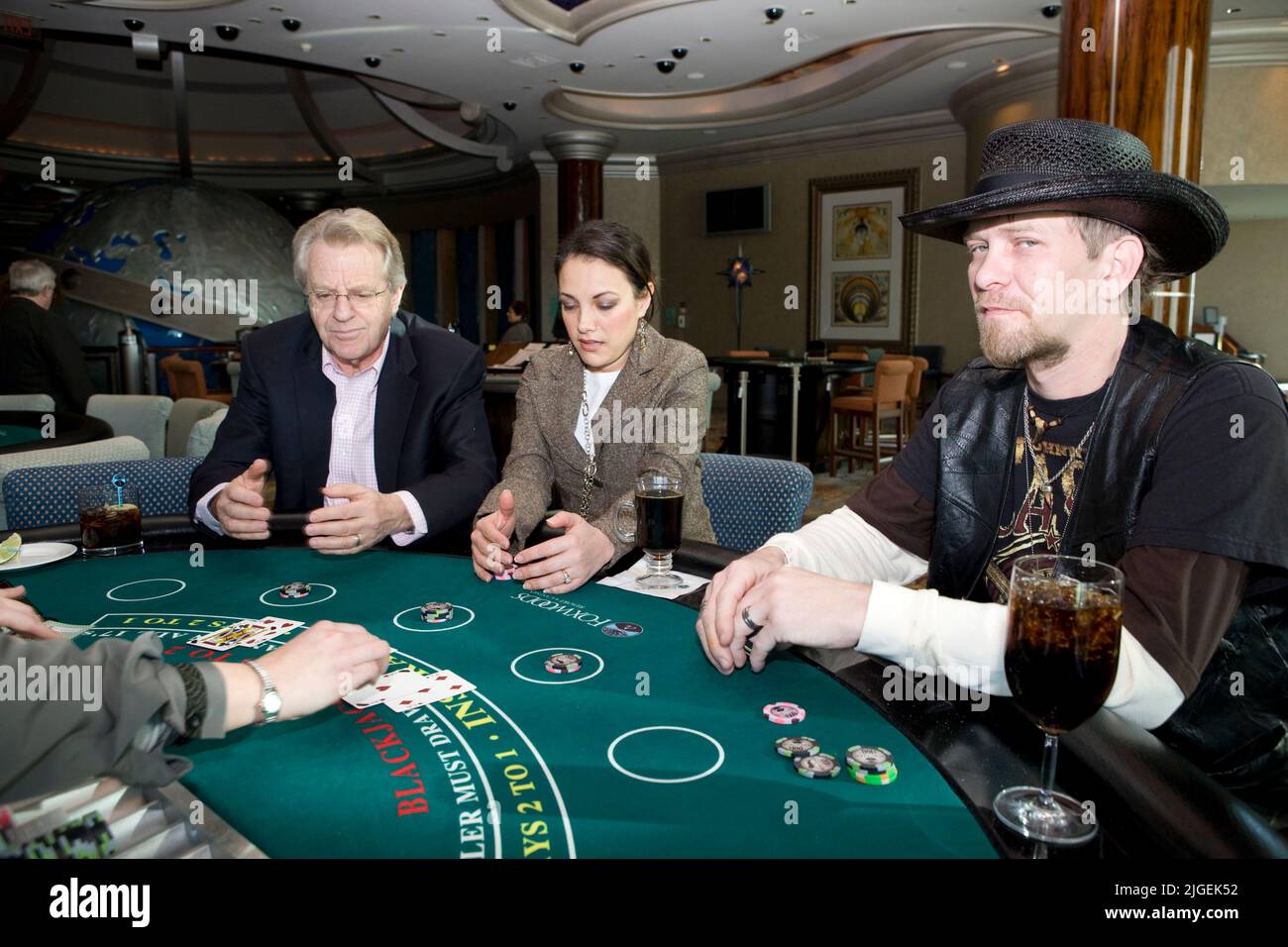 America's Got Talent Winner Kevin Skinner plays blackjack with runer up ...