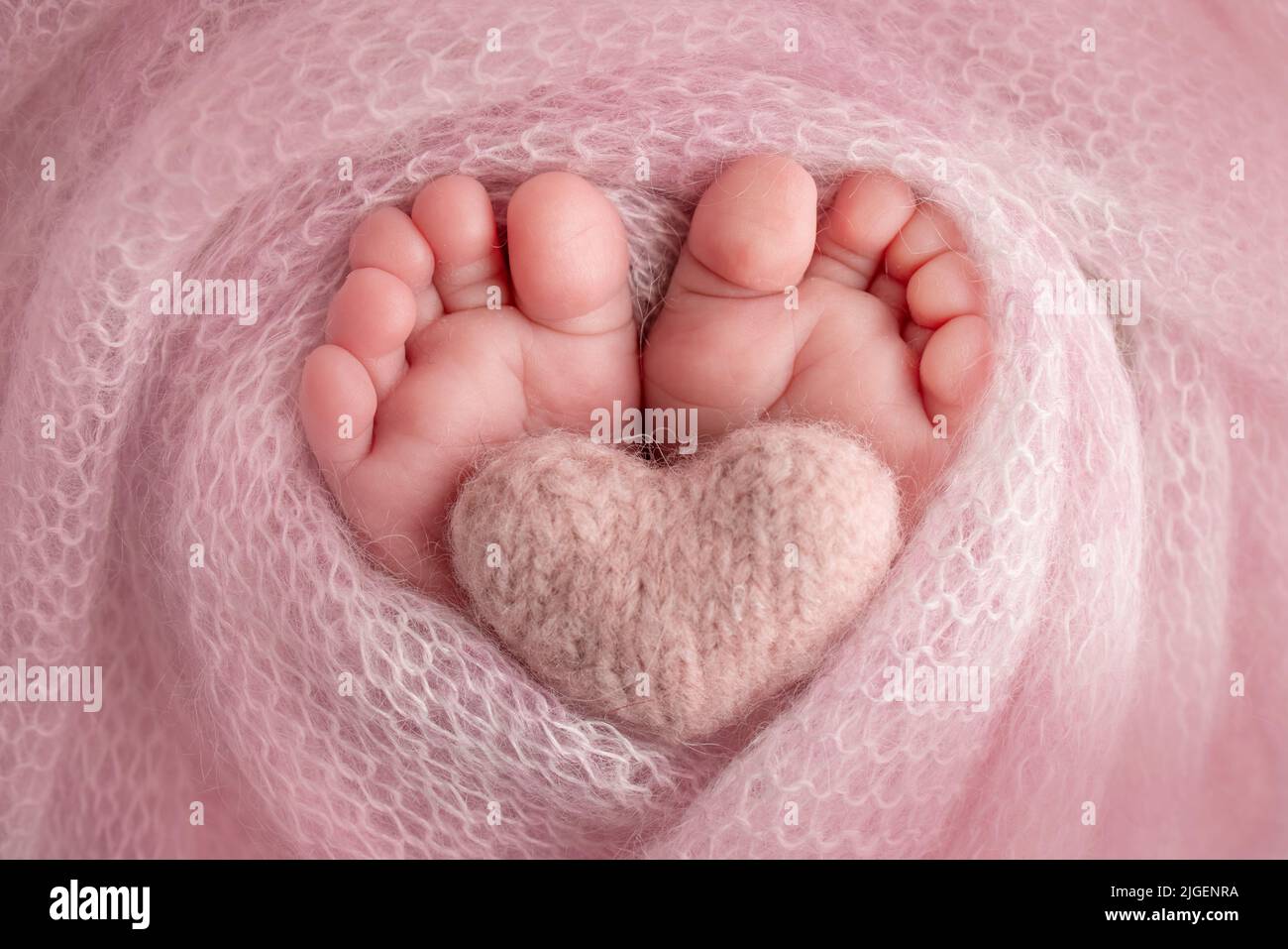 Premature baby feet heart hi-res stock photography and images - Alamy