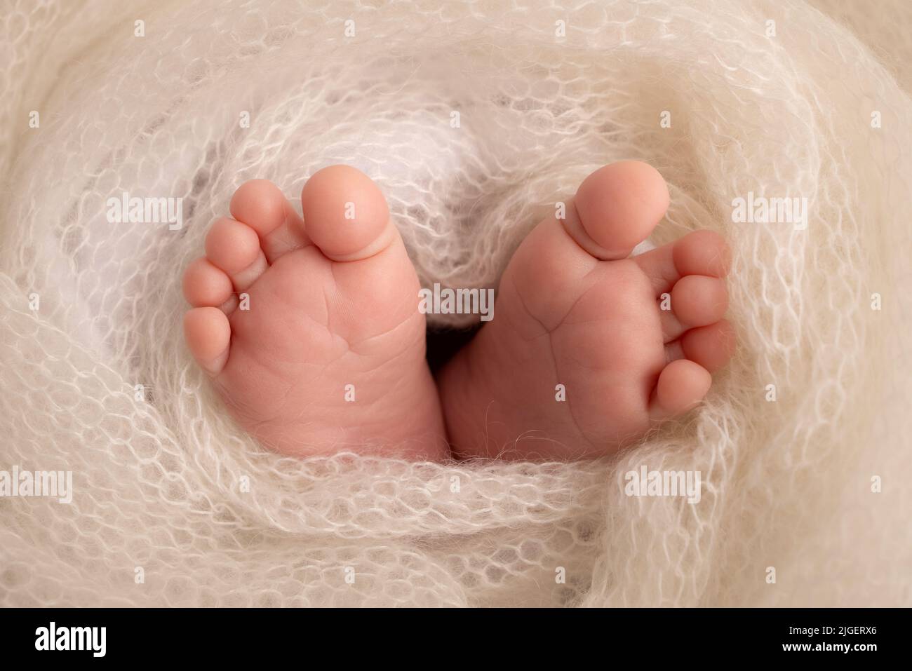 Premature baby feet heart hi-res stock photography and images - Alamy