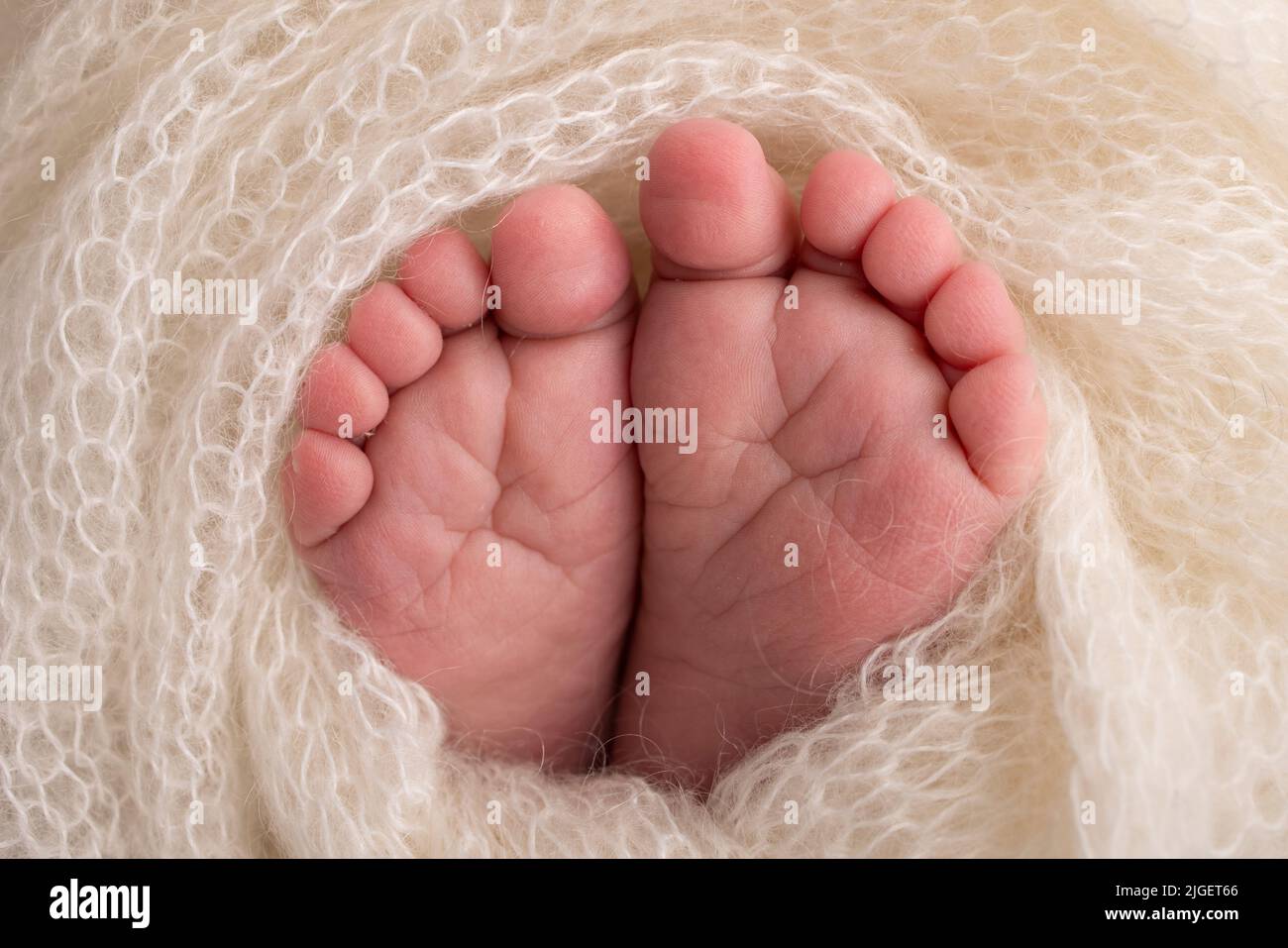 Premature baby feet heart hi-res stock photography and images - Alamy