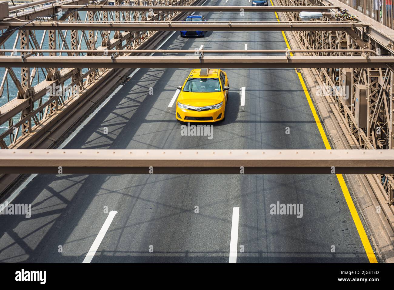 Driving yellow cab brooklyn bridge hi-res stock photography and images ...