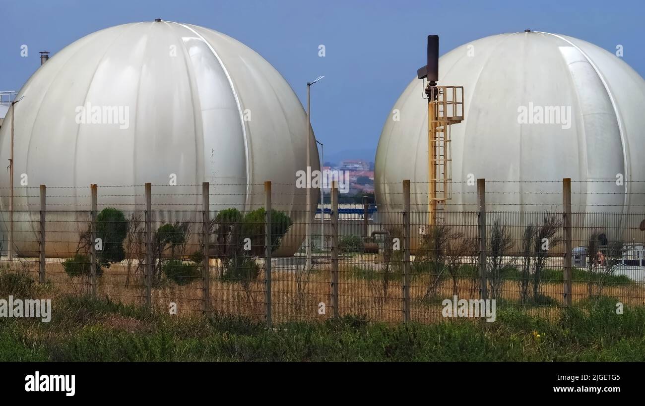 Liquifies gas tanks supply power Stock Photo - Alamy