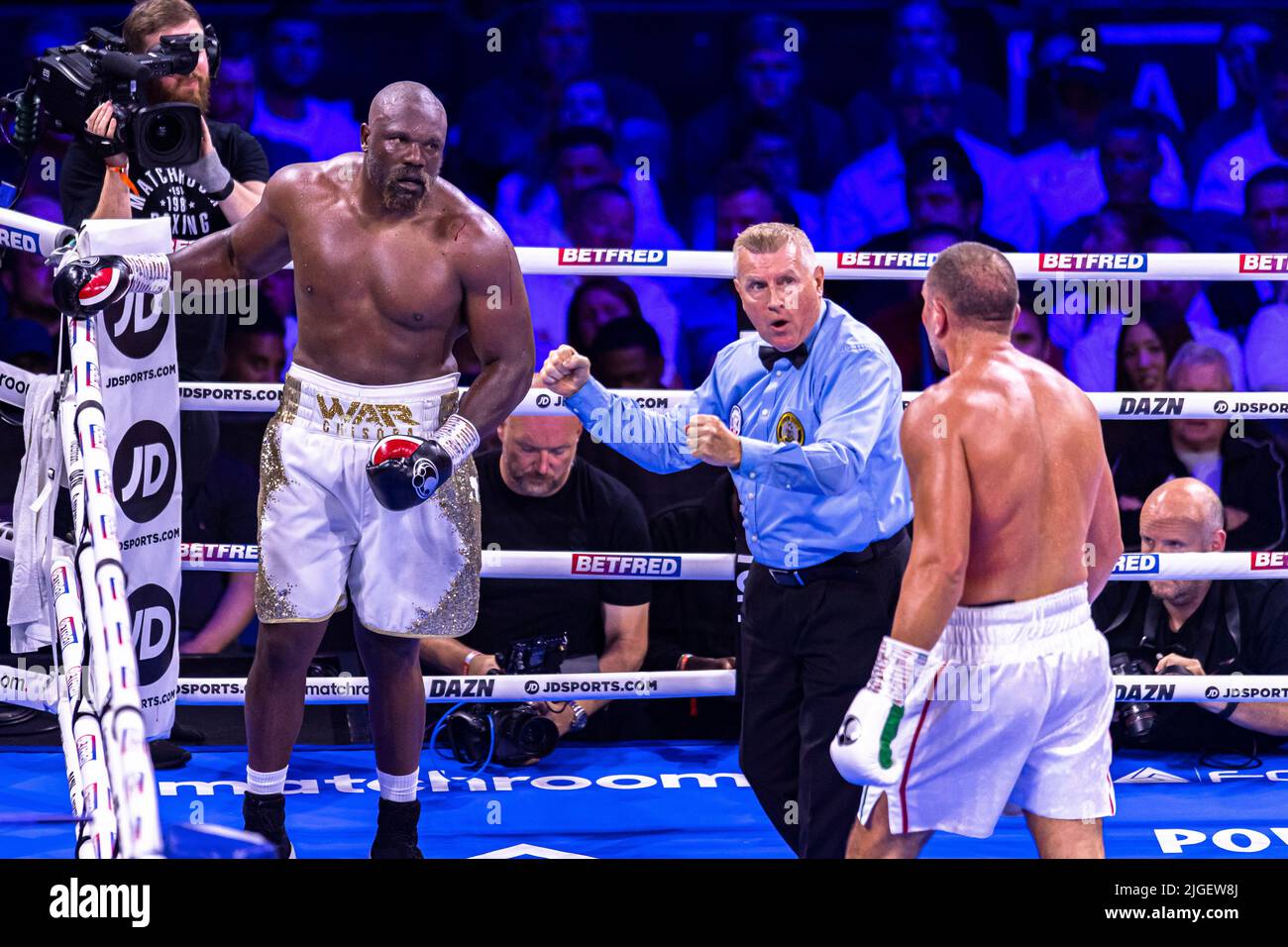 LONDON, UNITED KINGDOM. 09th Jul, 2022. Match referee Marcus McDonnell ...