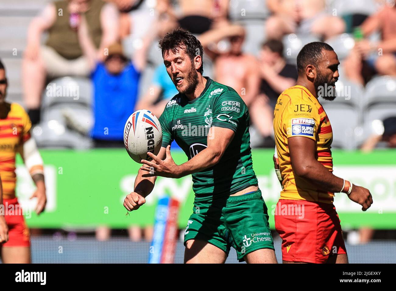Stefan Ratchford #1 of Warrington Wolves celebrates his try Stock Photo ...