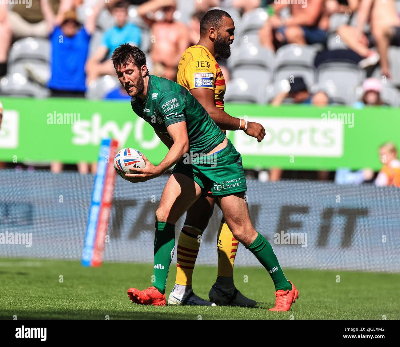 Stefan Ratchford #1 of Warrington Wolves celebrates his try Stock Photo ...