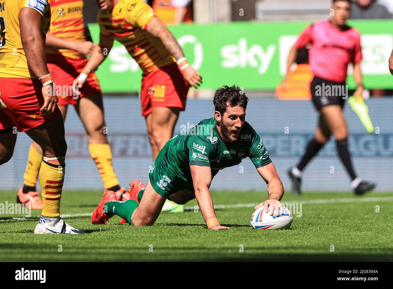 Warrington wolves stefan ratchford scores hi-res stock photography and ...