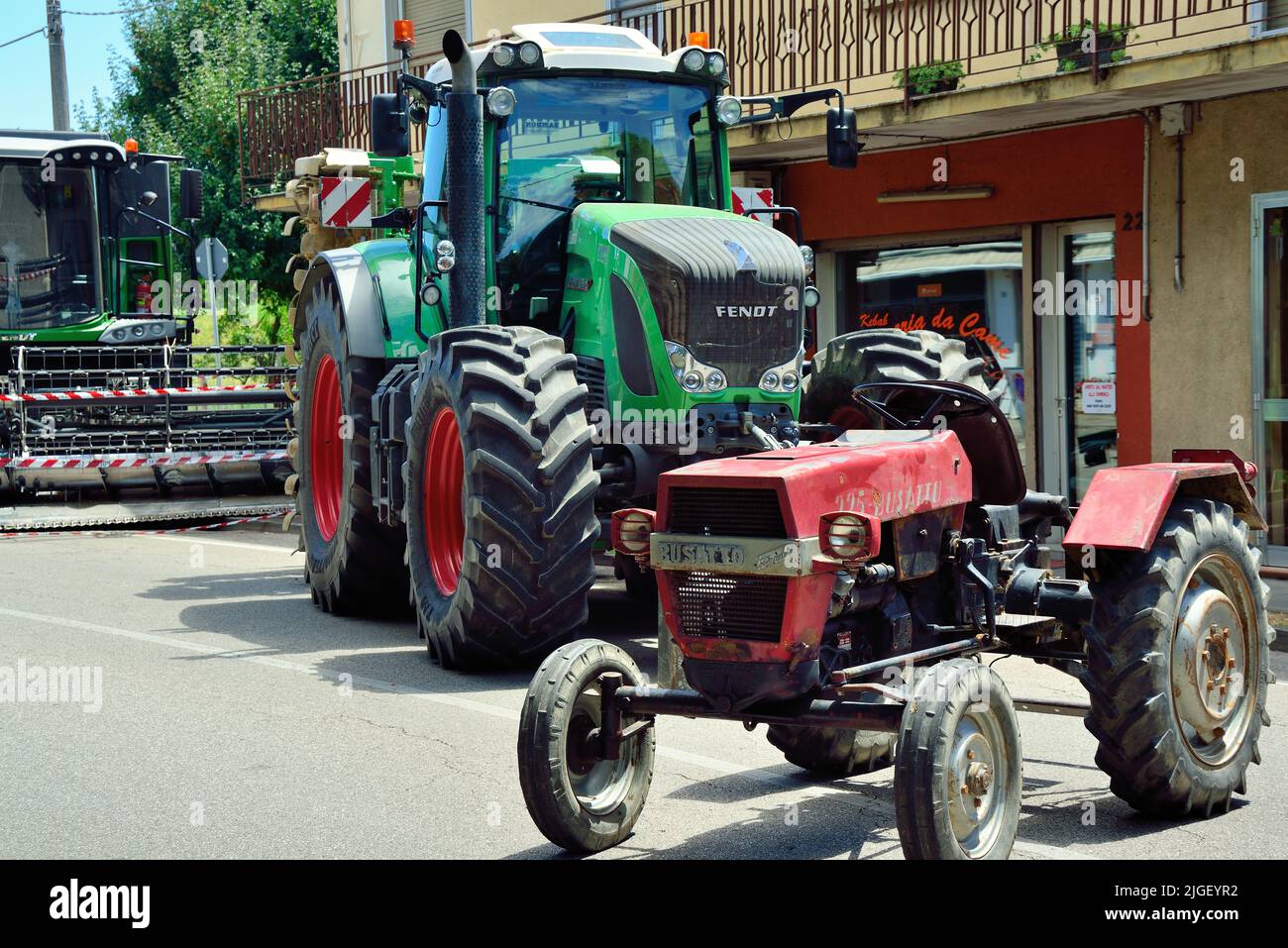Cadoneghe, Veneto, Italy. The threshing feast. Old farm tractors ...