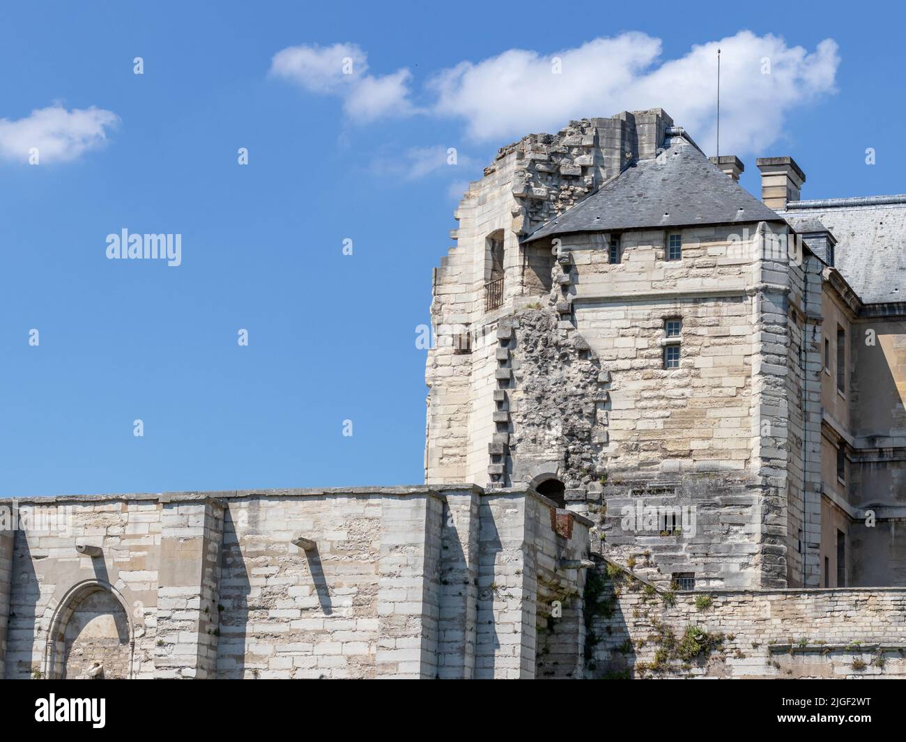 Architecture of Vincennes Castle (Chateau de Vincennes) - XIV - XVII ...