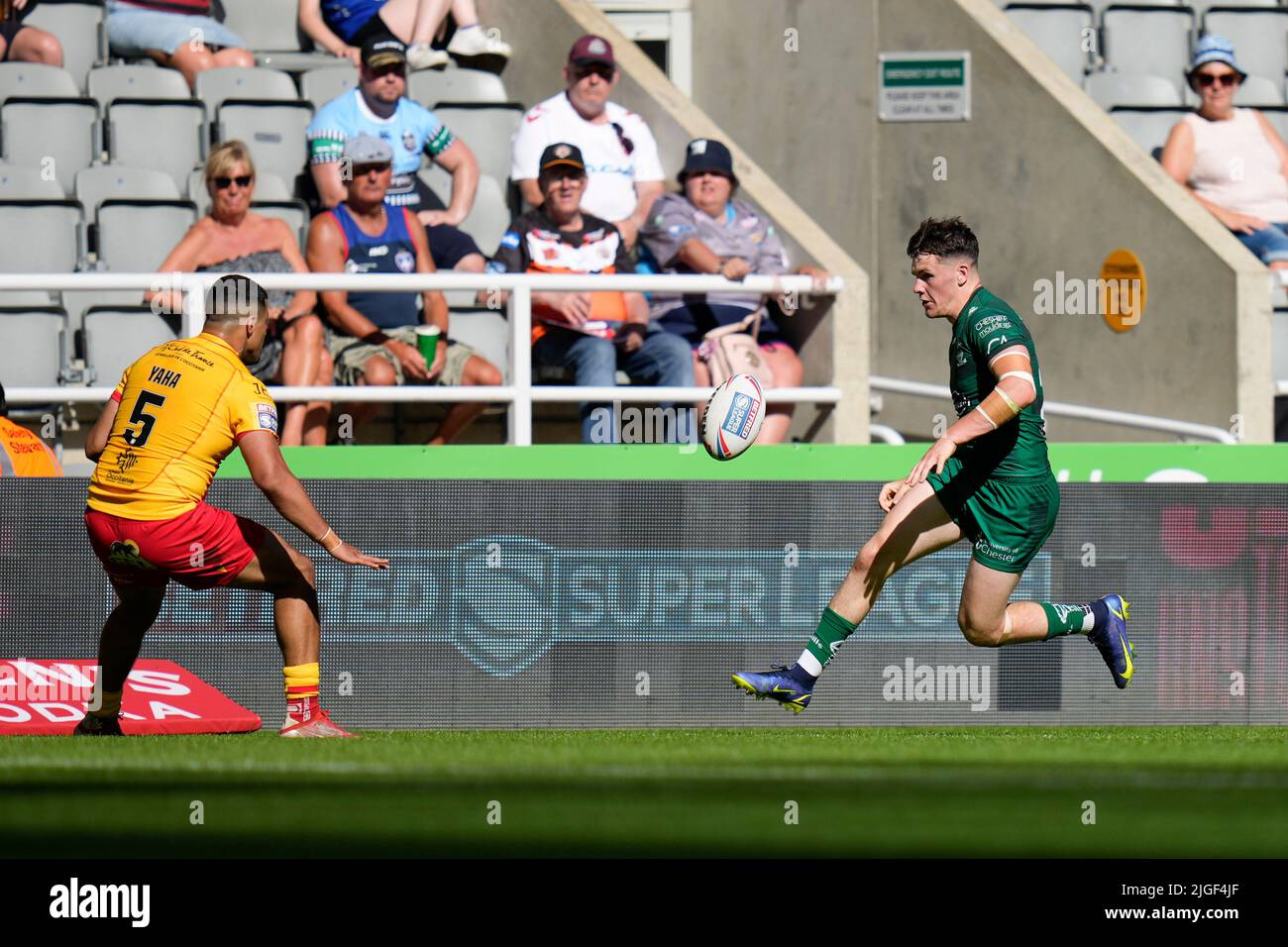 Josh Thewlis #22 of Warrington Wolves chips the ball on Stock Photo - Alamy