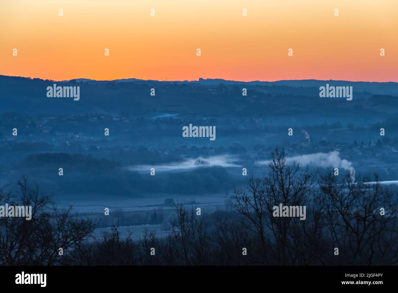 Lever de soleil sur la vallée de la Vézère Stock Photo - Alamy