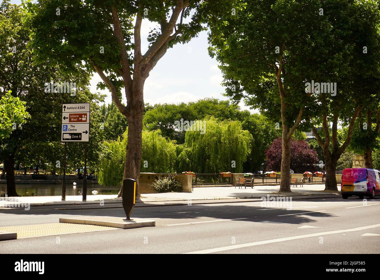 Feltham pond hi-res stock photography and images - Alamy