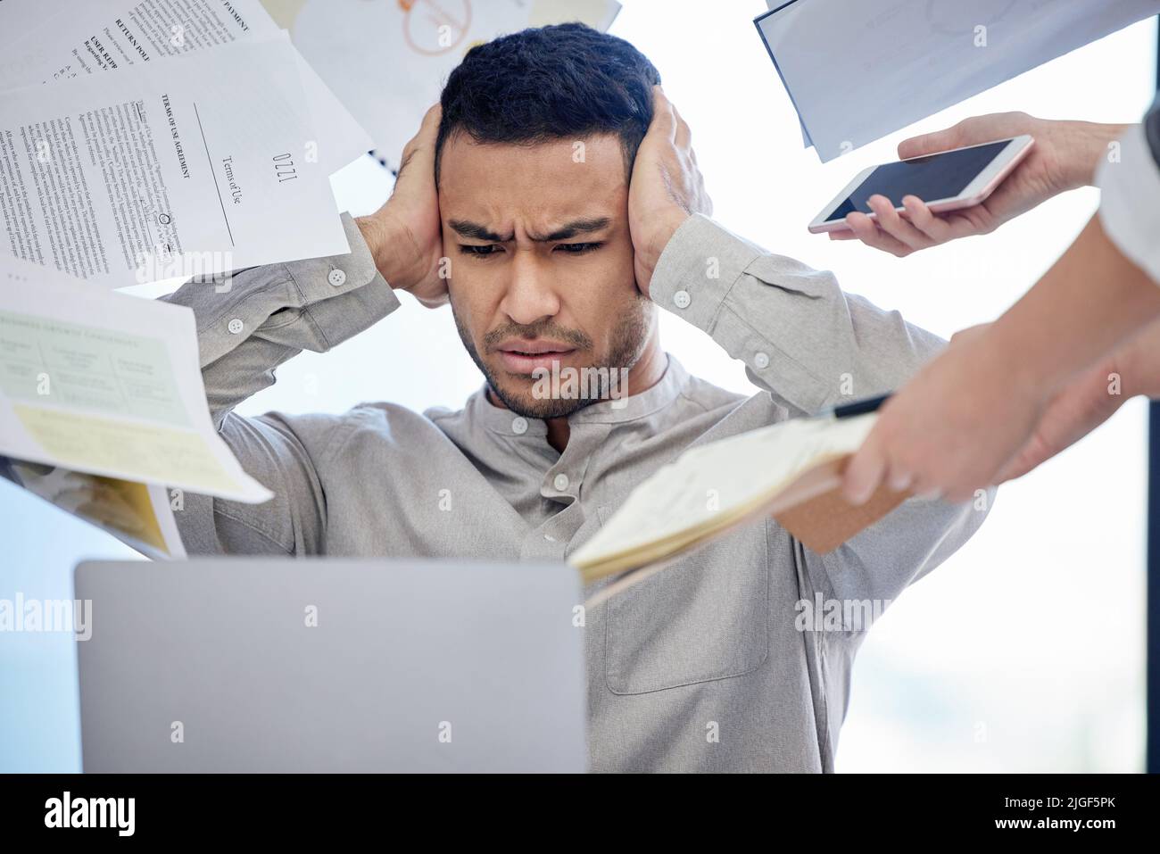 Chaotic workplace hi-res stock photography and images - Alamy