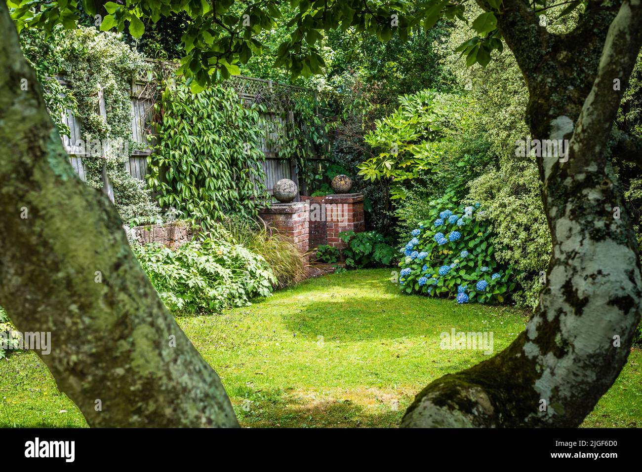 Full english summer scene hi-res stock photography and images - Alamy