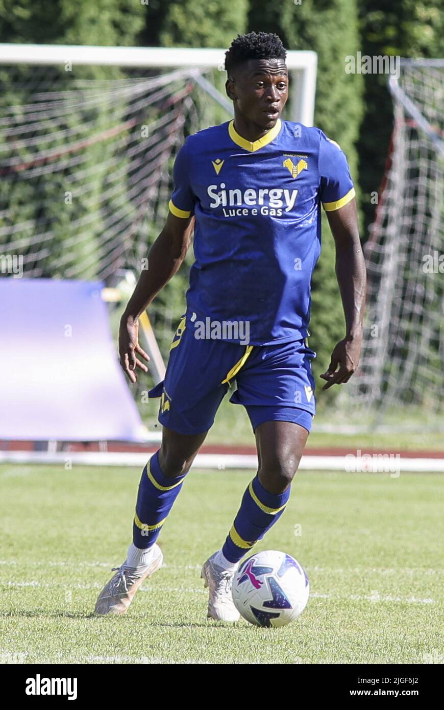 Ibrahim Sulemana of Hellas Verona FC play the ball during Hellas Verona ...