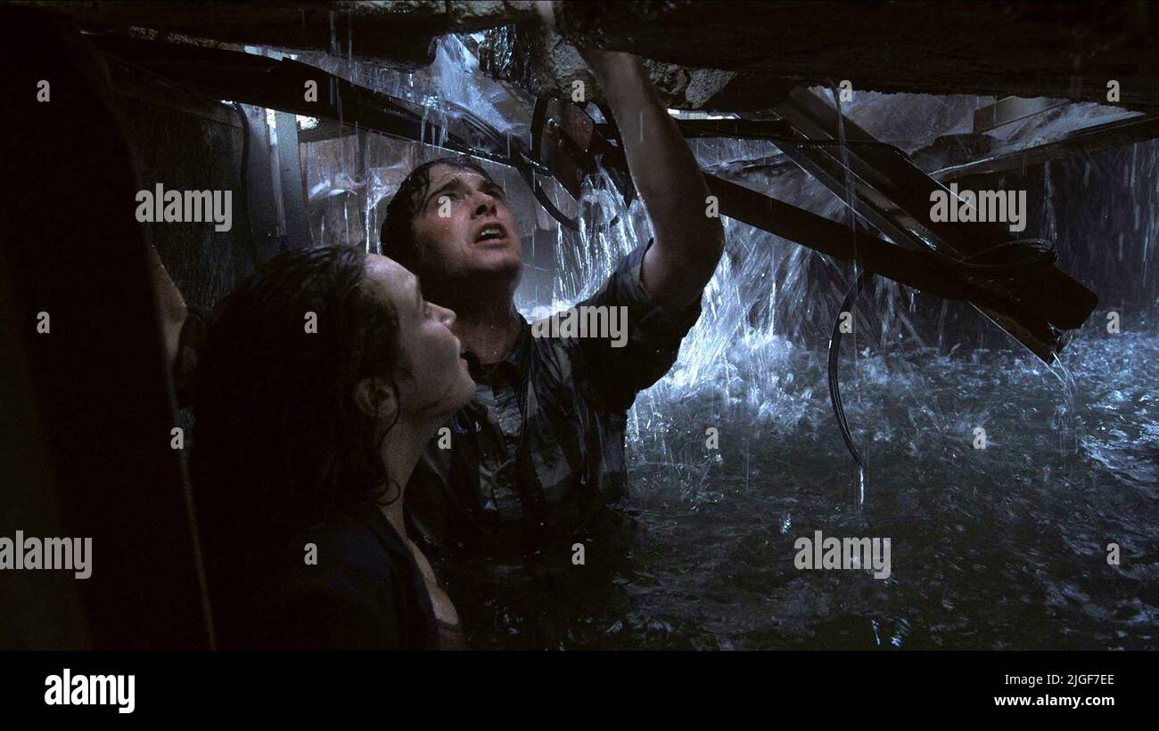 ALYCIA DEBNAM CAREY, MAX DEACON, INTO THE STORM, 2014 Stock Photo - Alamy