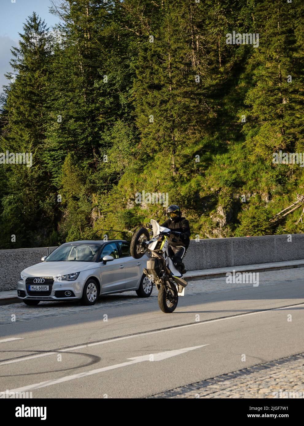 Clutch wheelie a 500 cc sport bike hi-res stock photography and images ...