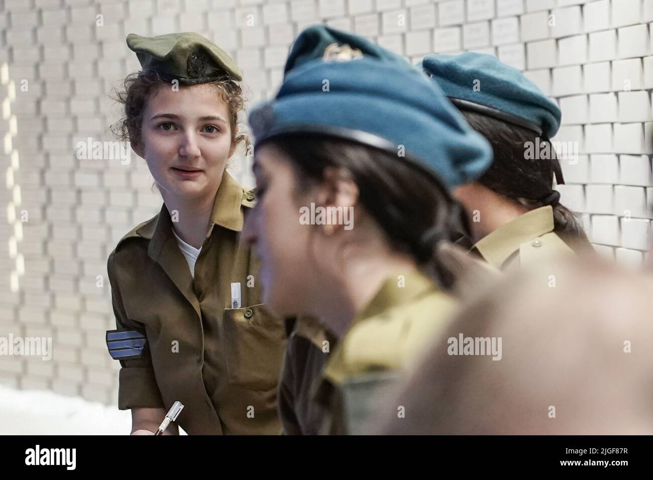 Idf female 2022 hi-res stock photography and images - Alamy