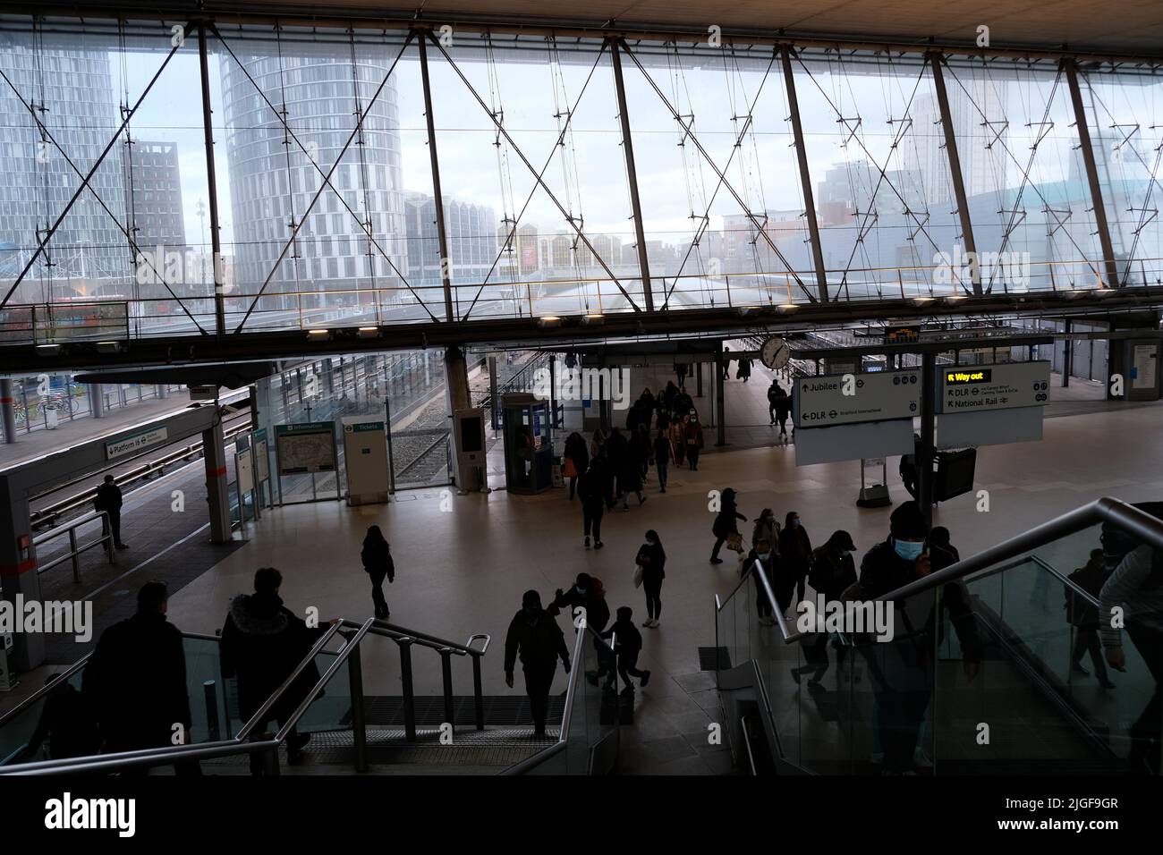 Busy public transport interchange hi-res stock photography and images ...