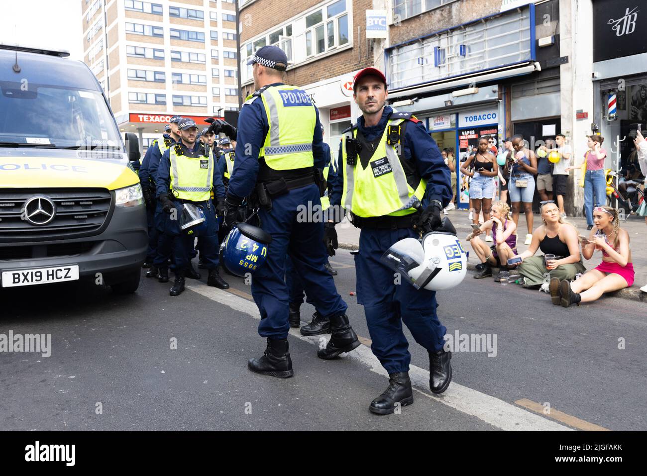 Police arrive as big queues form at the entrance to Wireless Festival ...