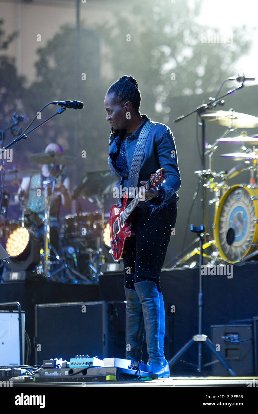 Kat Dyson Zucchero concert - World Wild Tour Milan, Italy 9th July 2022 ...