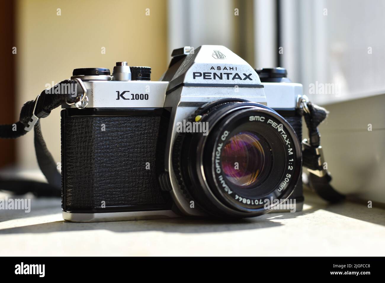 An old vintage Pentax K1000 film camera on the window Stock Photo - Alamy
