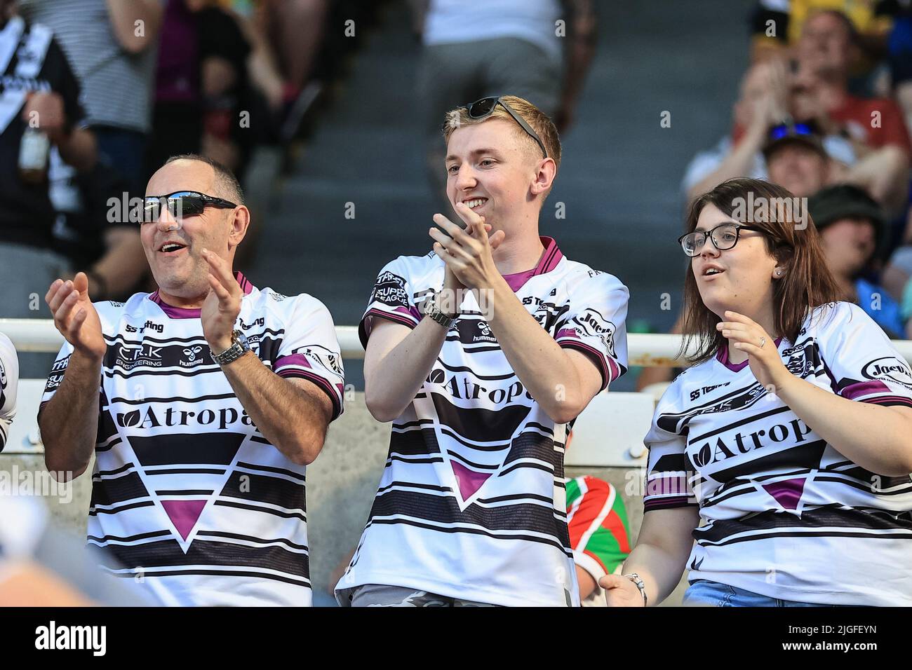 Hull FC fans celebrate Joe Lovodua #14 of Hull FC’ try Stock Photo - Alamy