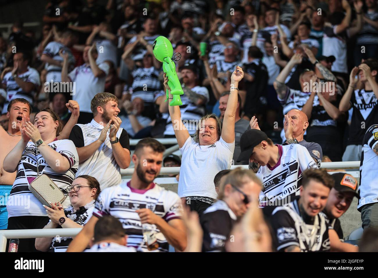 Hull FC fans celebrate Joe Lovodua #14 of Hull FC’ try Stock Photo - Alamy