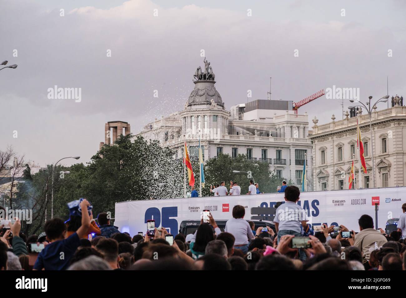 The Real Madrid team celebrating the 35th Spanish La Liga title in ...