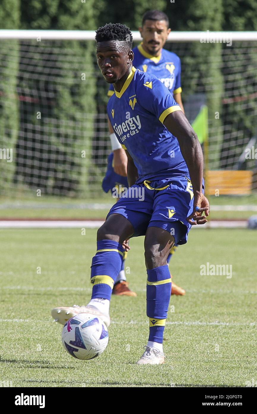 Ibrahim Sulemana of Hellas Verona FC play the ball during Hellas Verona ...