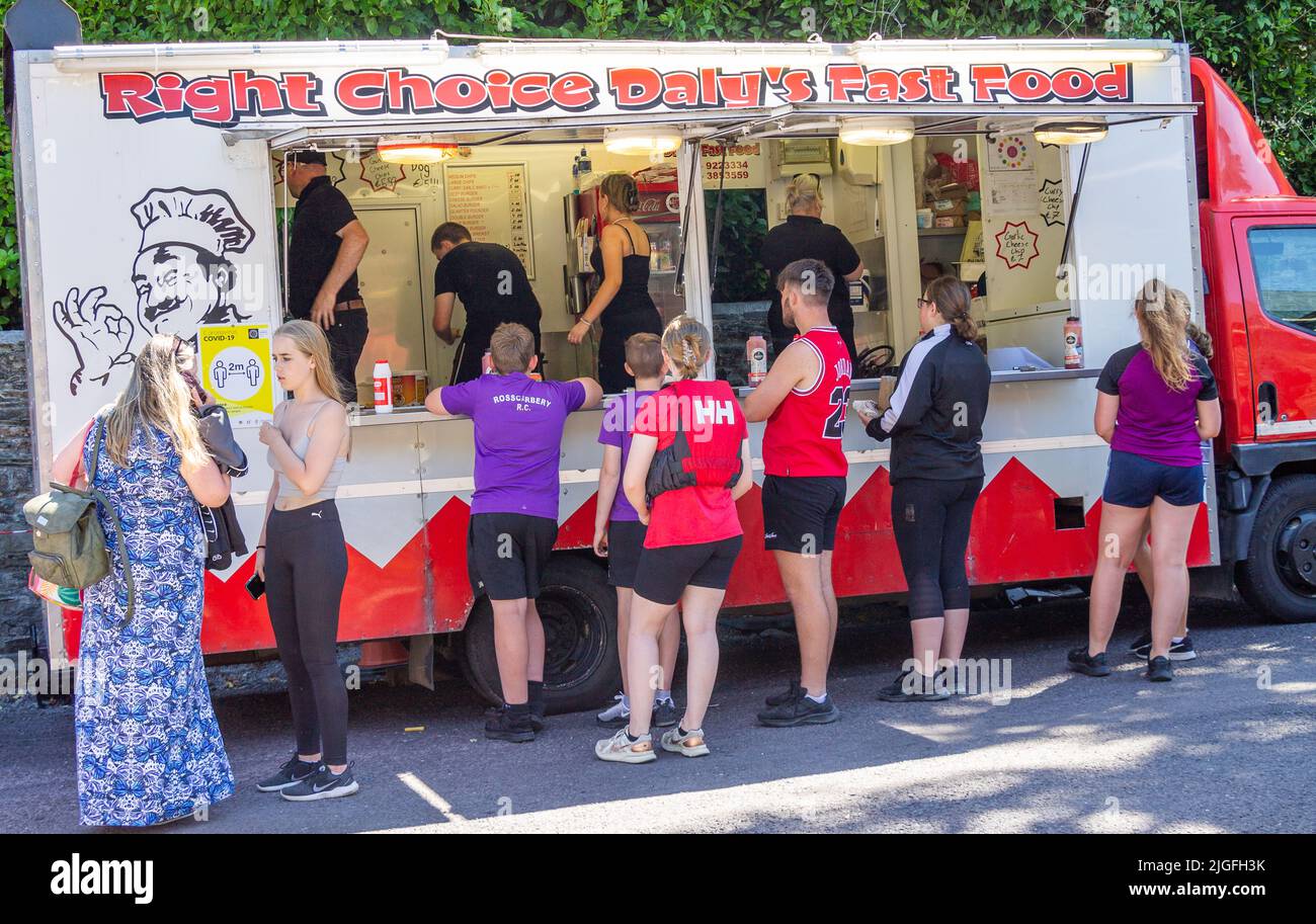 Fast food van selling burgers and chips to young people Stock Photo - Alamy