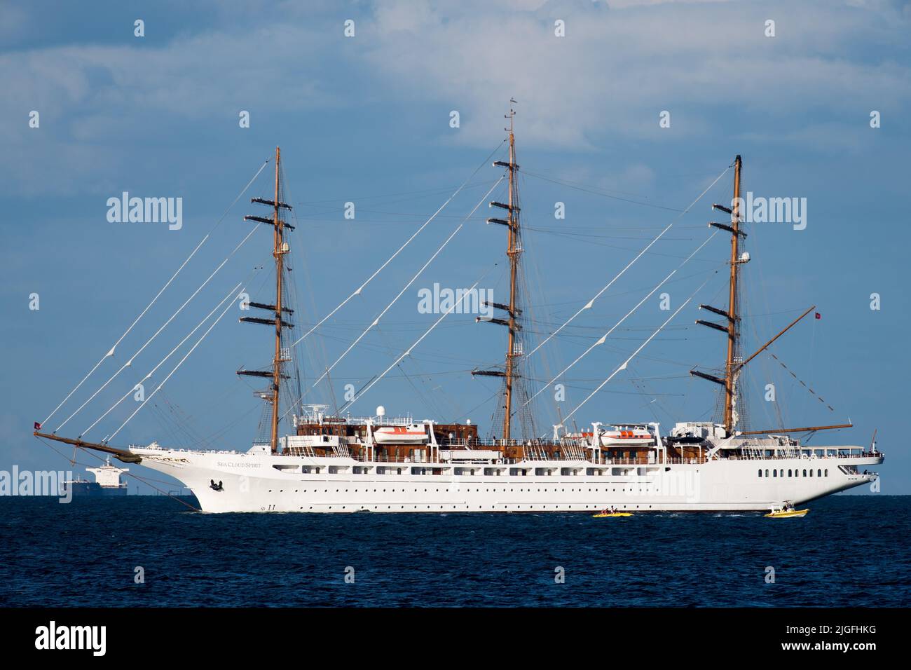 Three mast full rigged ship hi-res stock photography and images - Alamy
