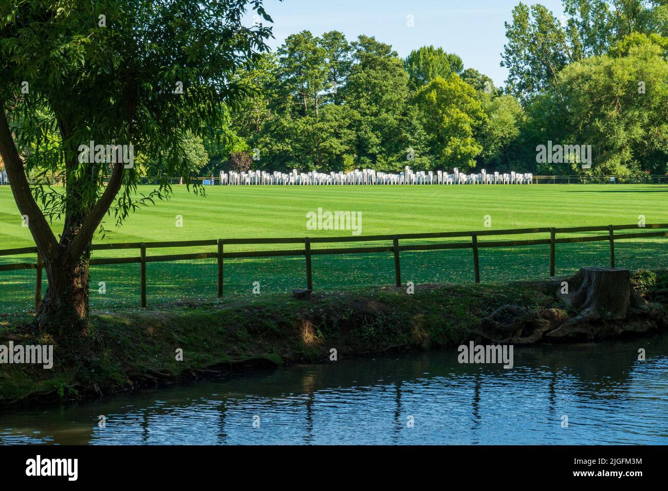 Row of plastic chairs hi-res stock photography and images - Alamy
