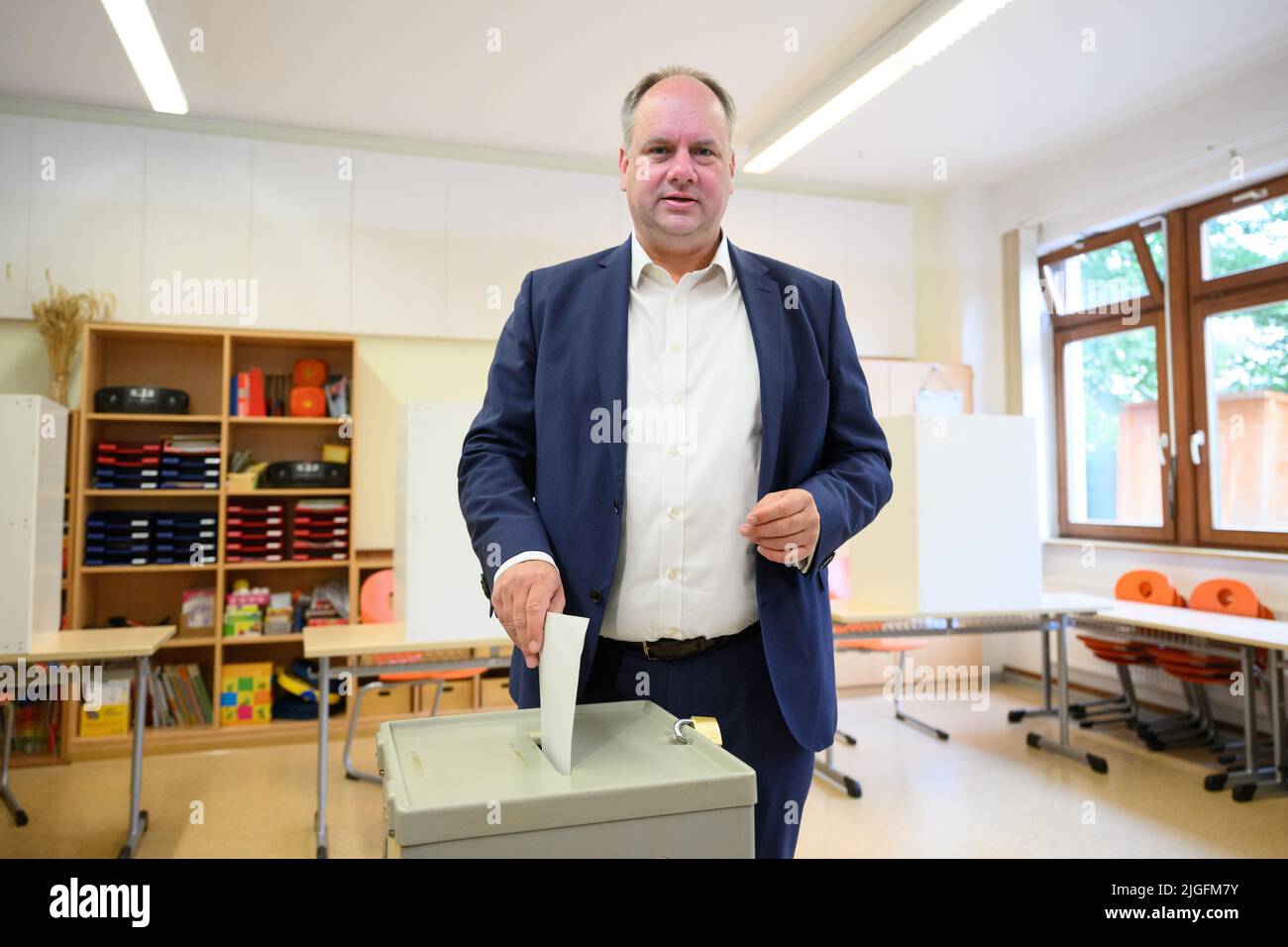 10 July 2022, Saxony, Dresden: Dirk Hilbert (FDP). Photo: Robert ...