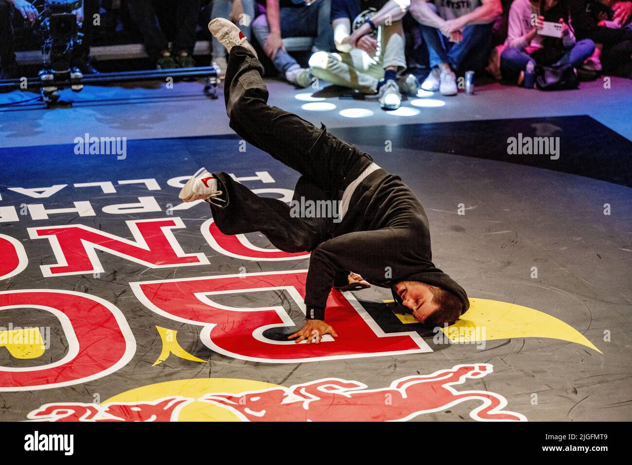 Breaking matches hi-res stock photography and images - Alamy