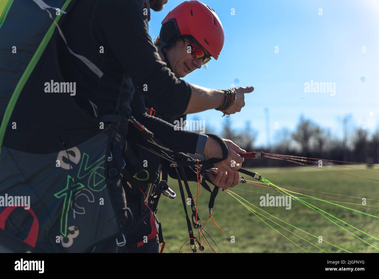 Pair of paragliders hi-res stock photography and images - Alamy