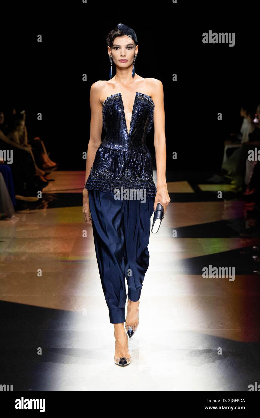 Diana Targa Paris Haute Couture F/W 22-23 Giorgio Armani Priv Catwalk ...