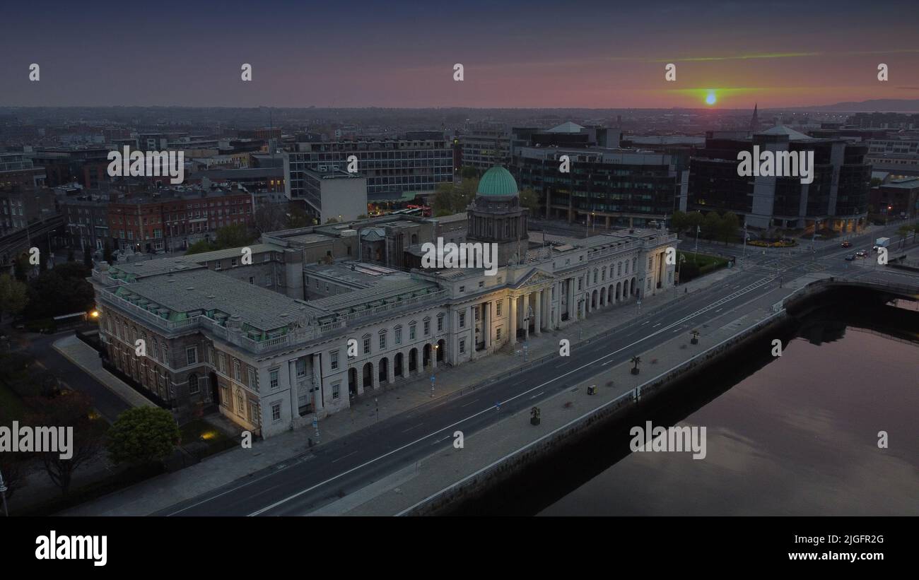 Customs house in dublin hi-res stock photography and images - Alamy