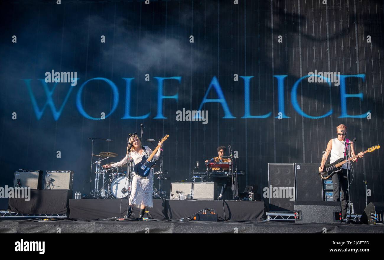 Wolf Alice performing on the main stage at the TRNSMT Festival at ...