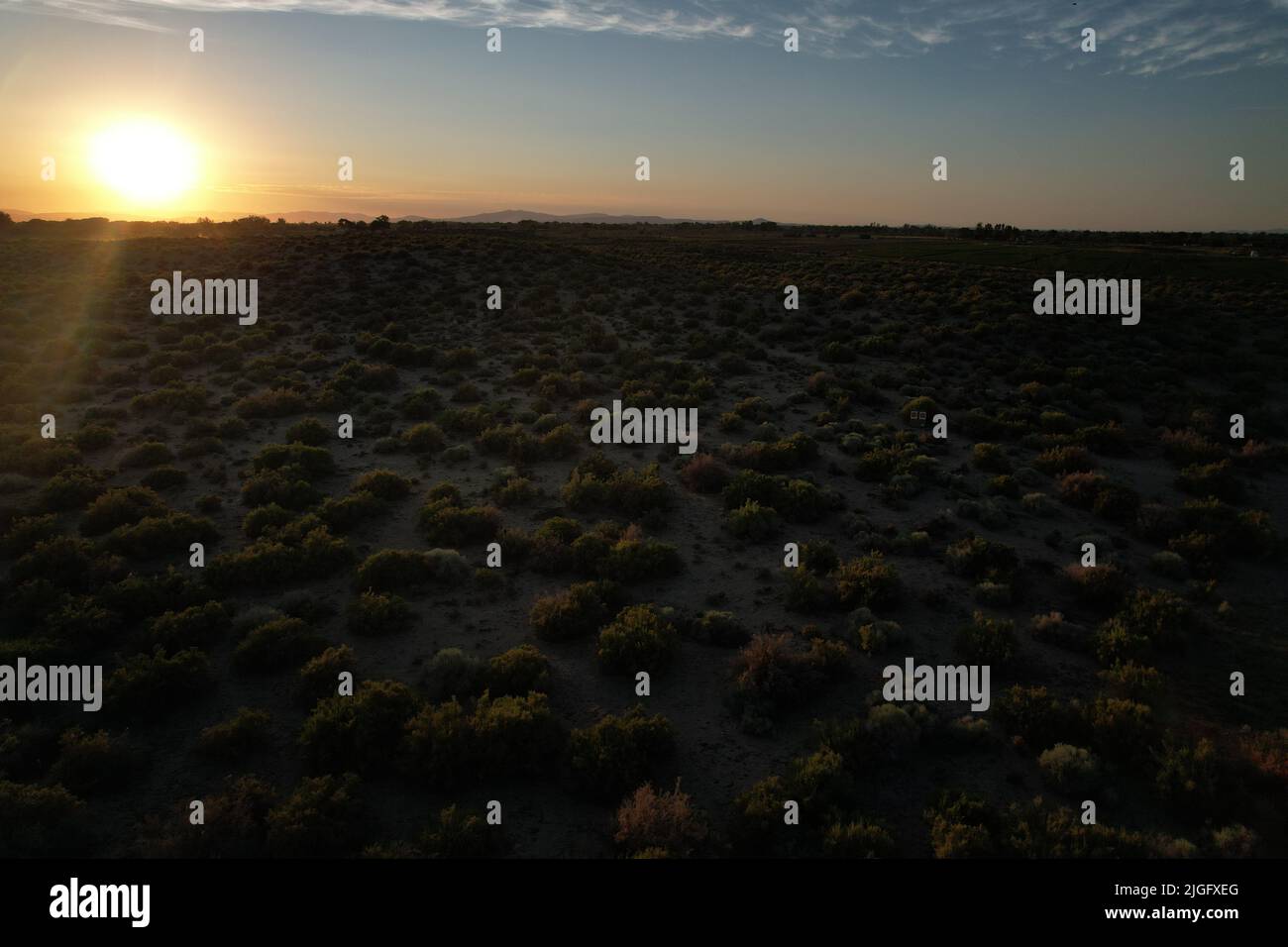 Clear skys showing the sun hi-res stock photography and images - Alamy