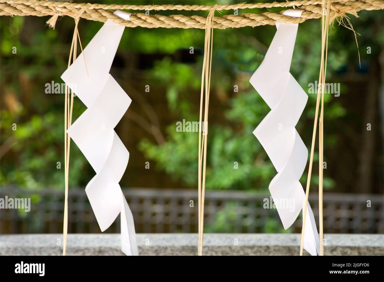 Shinto rope hi-res stock photography and images - Alamy
