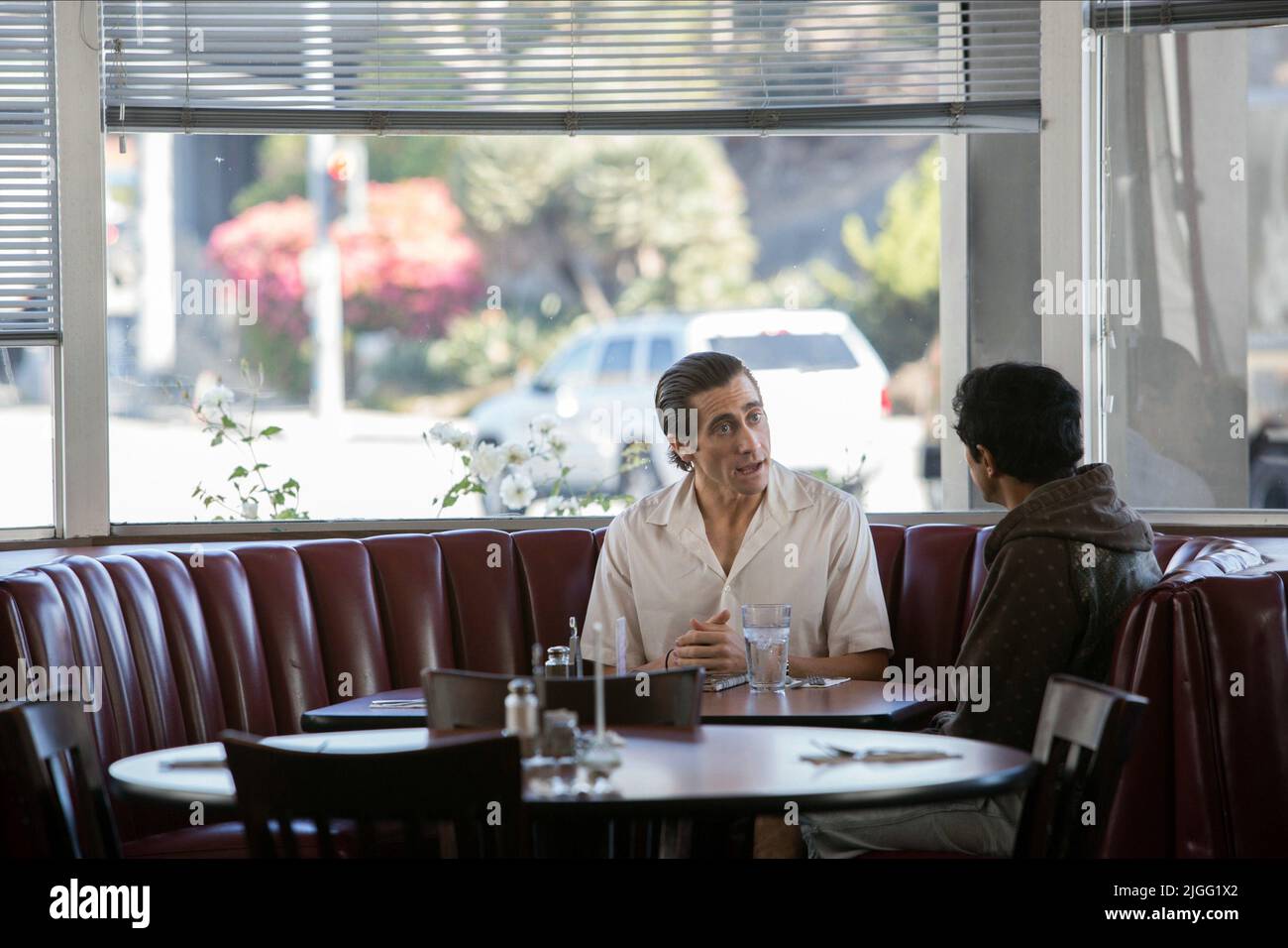 JAKE GYLLENHAAL, RIZ AHMED, NIGHTCRAWLER, 2014 Stock Photo - Alamy