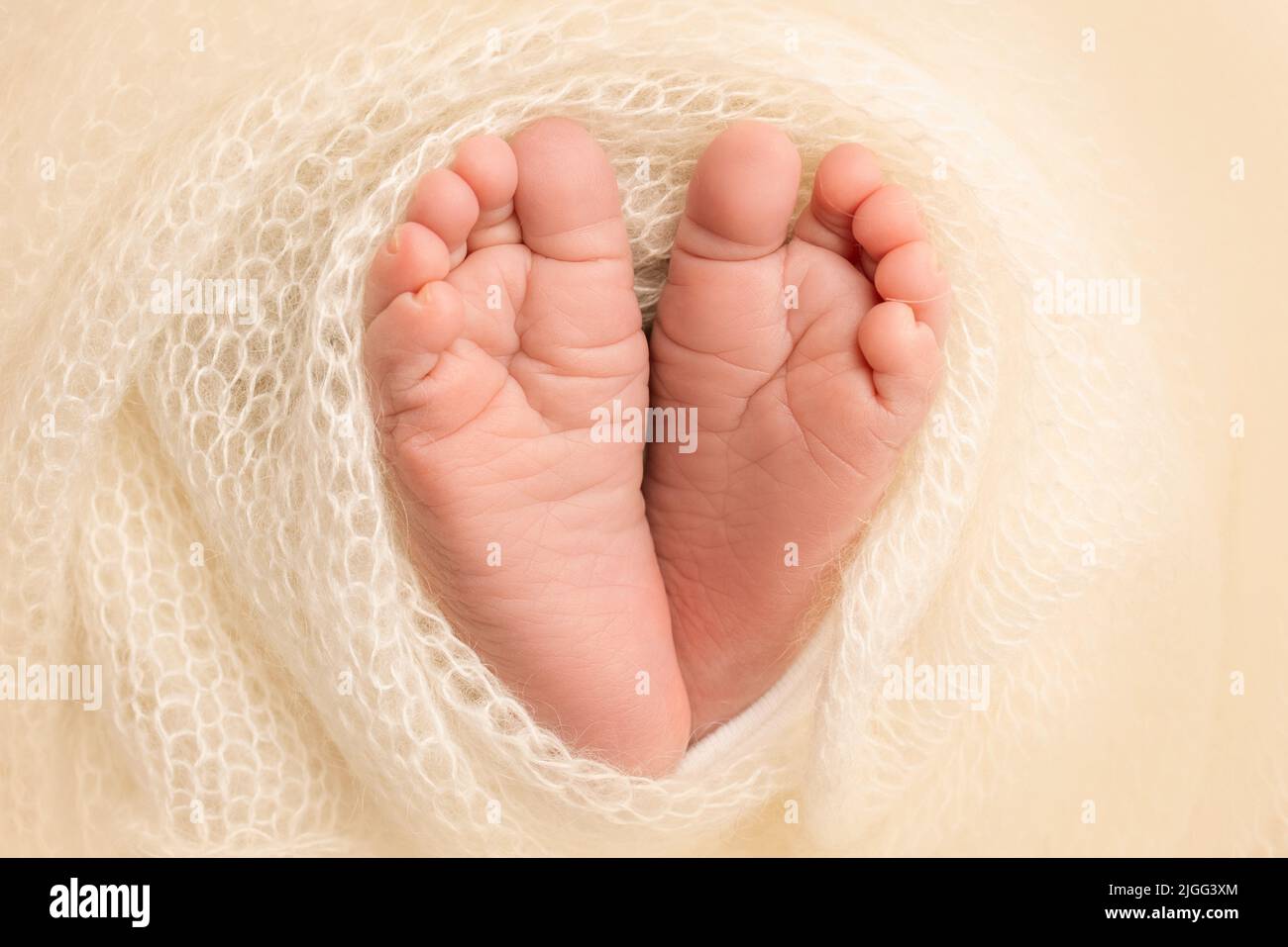 Feet of a baby hi-res stock photography and images - Alamy