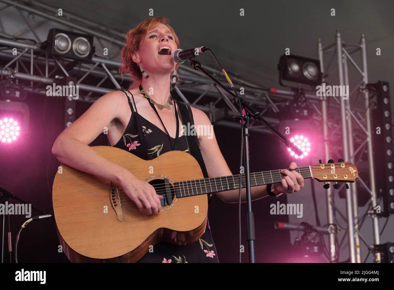 Hollie rogers singer hi-res stock photography and images - Alamy