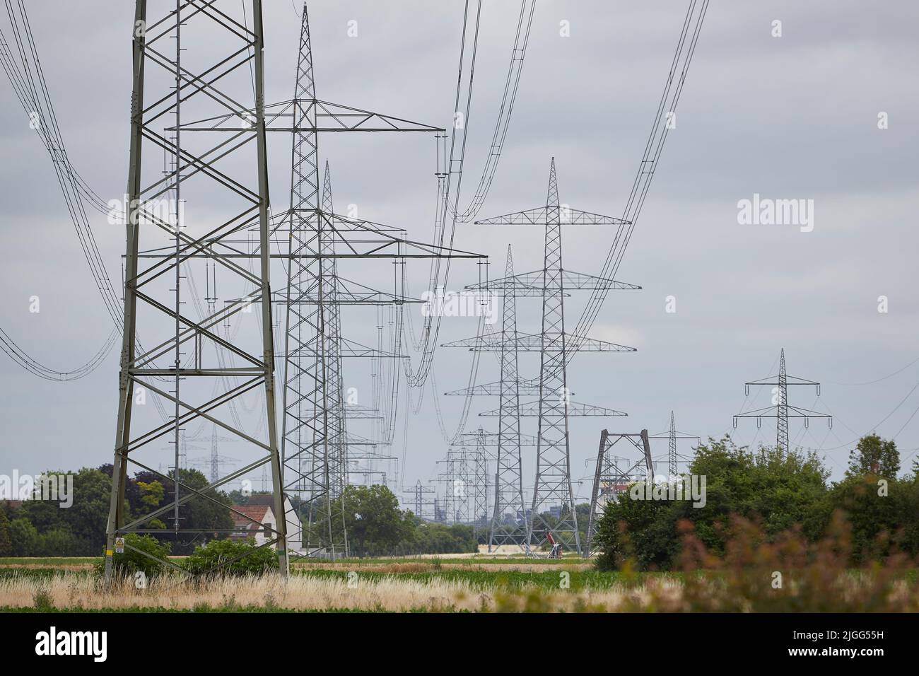 Huerth, NRW, Germany, 07 10 2022, construction work for power line and ...