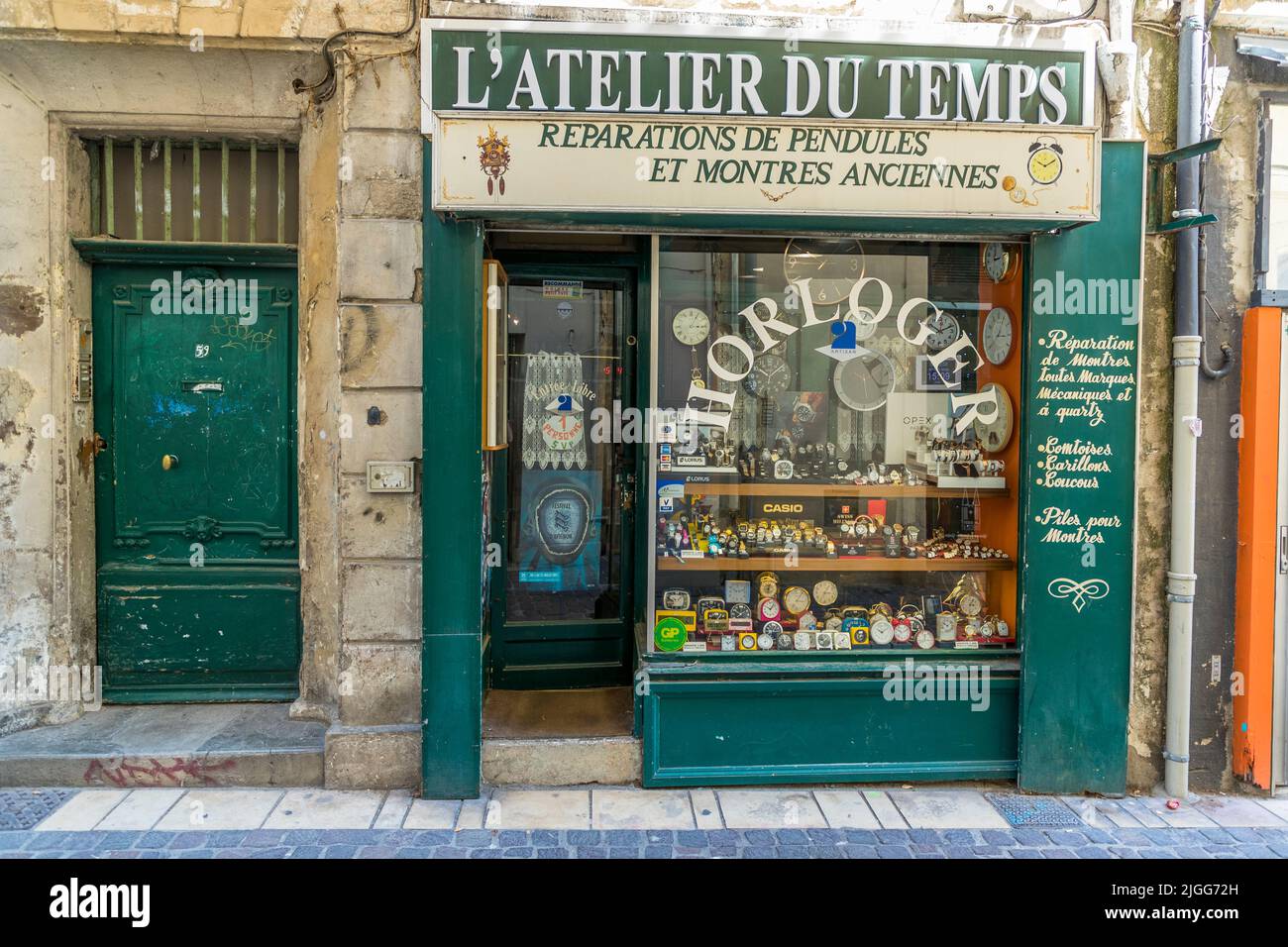 Pendulum window hi-res stock photography and images - Alamy