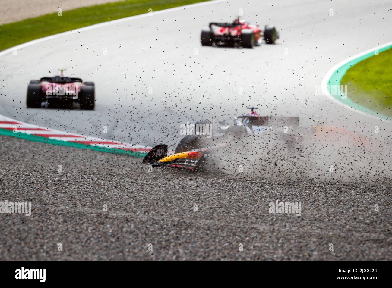 11 PEREZ Sergio (mex), Red Bull Racing RB18, action crash, accident ...